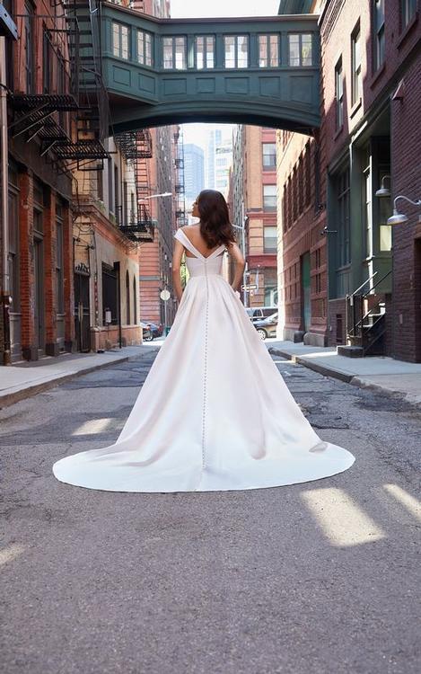 Chief - robe de mariée moderne et classique à bustier avec épaule dénu